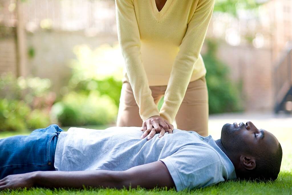 Pratiquer Un Massage Cardiaque Maison facile
